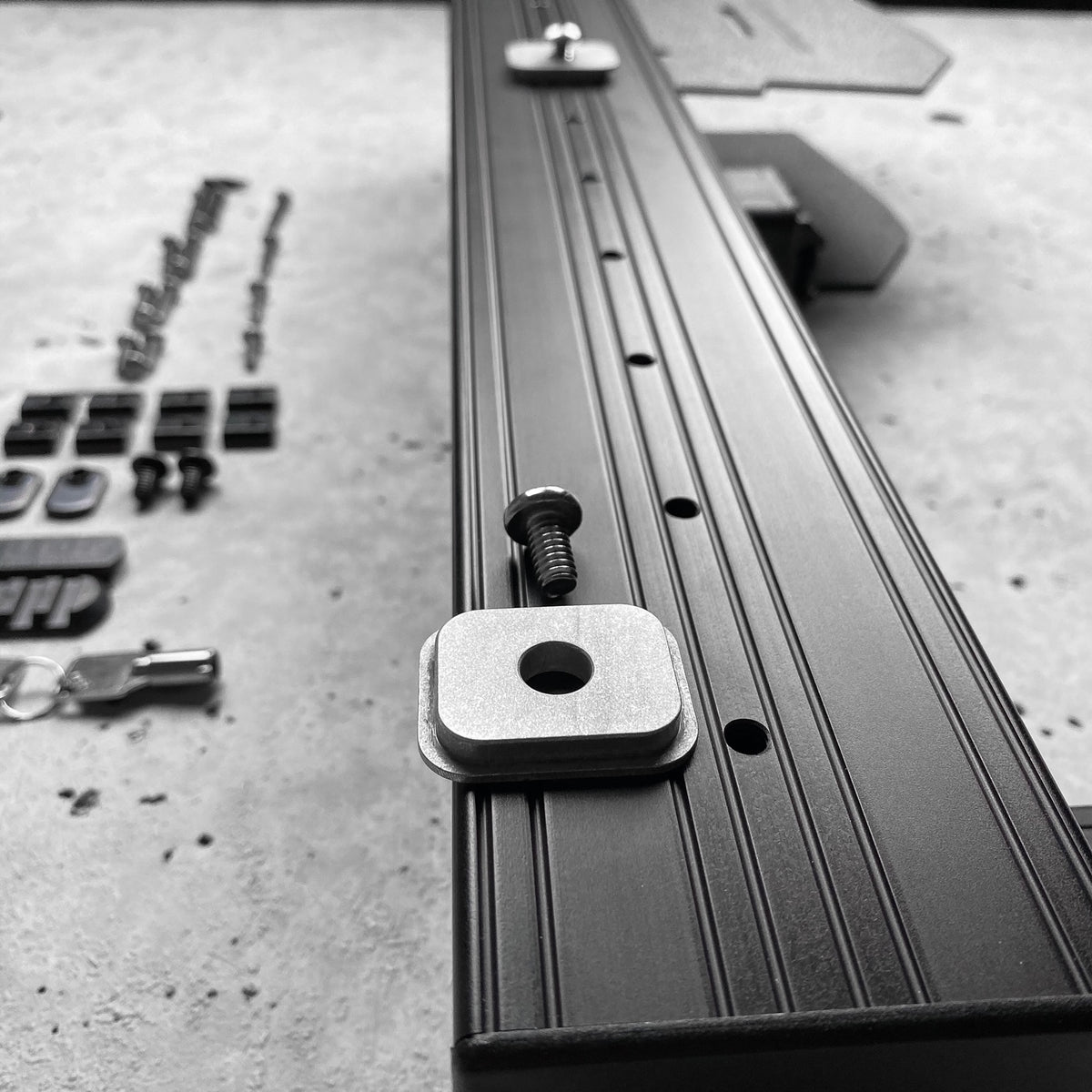 Locking Rifle Rack - Raptor Rail Picatinny™ + LE Shield